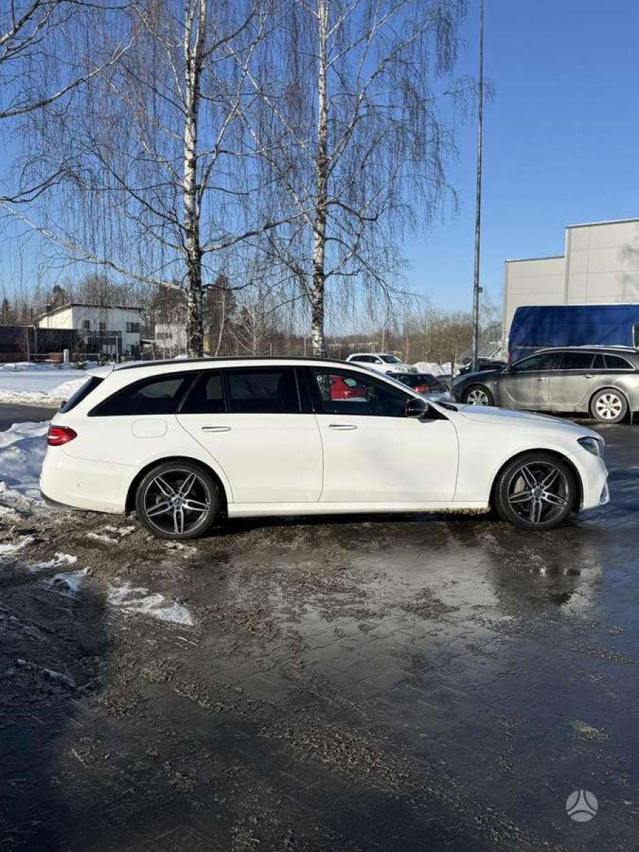 Balts Mercedes-Benz E 220 2018 Viļņa, ar dzinēja tilpumu 1.95 L un nobraukumu 342 tūkst. km par 17800 €, foto 5 vietnē AUTOMOTO.COM.LV