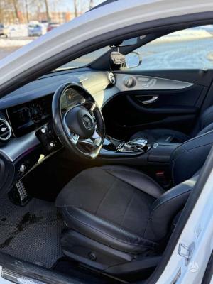 Balts Mercedes-Benz E 220 2018 Viļņa, ar dzinēja tilpumu 1.95 L un nobraukumu 342 tūkst. km par 17800 €, foto 28 vietnē AUTOMOTO.COM.LV