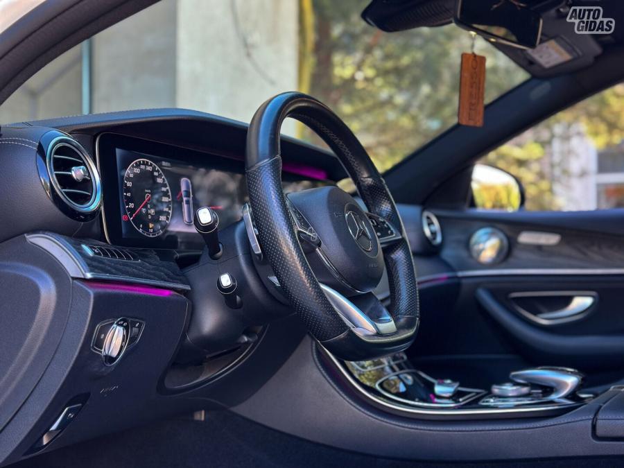 Белый Мерседес E 220 2018 в Каунас, объемом двигателя 2.20 л и пробегом 328 тыс. км за 14200 €, фото 23 на AUTOMOTO.COM.LV