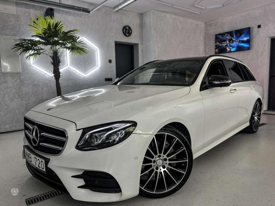 White Mercedes-Benz E 220 2018 in Kaunas, with an engine capacity of 2.00 L and mileage of 328 thousand km for 14200 €, photo 12 on AUTOMOTO.COM.LV