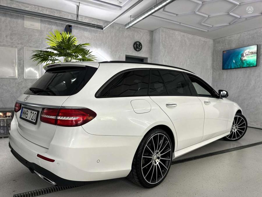 White Mercedes-Benz E 220 2018 in Kaunas, with an engine capacity of 2.00 L and mileage of 328 thousand km for 14200 €, photo 13 on AUTOMOTO.COM.LV