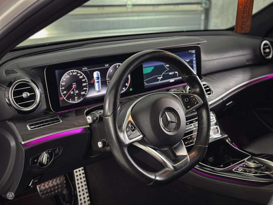 White Mercedes-Benz E 220 2018 in Kaunas, with an engine capacity of 2.00 L and mileage of 328 thousand km for 14200 €, photo 23 on AUTOMOTO.COM.LV