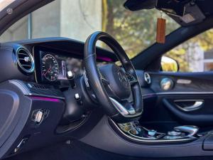 White Mercedes-Benz E 220 2018 in Kaunas, with an engine capacity of 2.00 L and mileage of 328 thousand km for 14200 €, photo 25 on AUTOMOTO.COM.LV