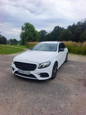Balts Mercedes-Benz E 220 2018 Šakiai, ar dzinēja tilpumu 1.95 L un nobraukumu 447 tūkst. km par 15500 €, foto  vietnē AUTOMOTO.COM.LV