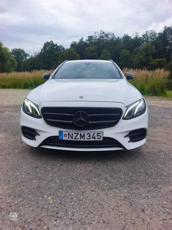 White Mercedes-Benz E 220 2018 in Sakiai, with an engine capacity of 1.95 L and mileage of 447 thousand km for 15500 €, photo 3 on AUTOMOTO.COM.LV