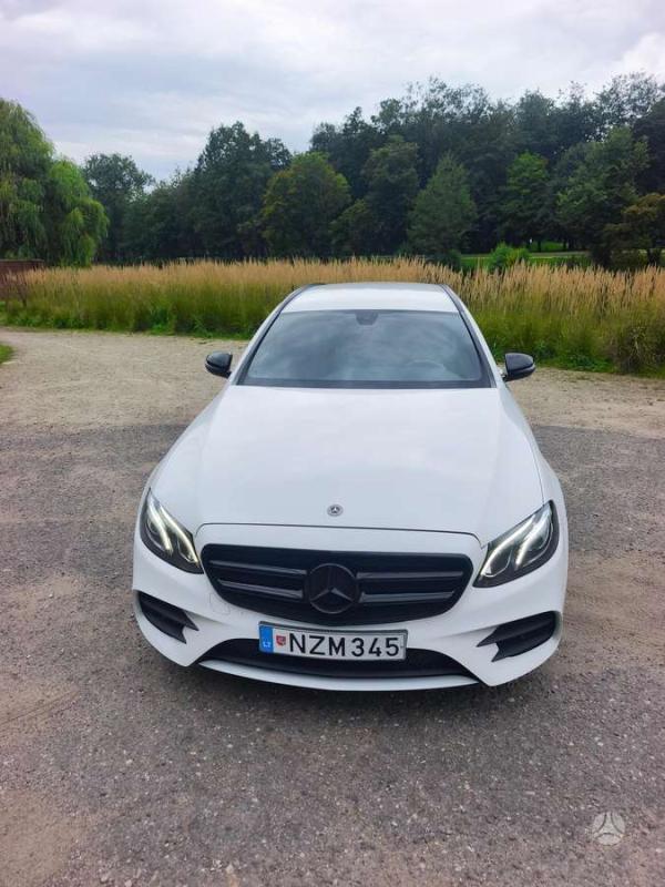 White Mercedes-Benz E 220 2018 in Sakiai, with an engine capacity of 1.95 L and mileage of 447 thousand km for 15500 €, photo 4 on AUTOMOTO.COM.LV