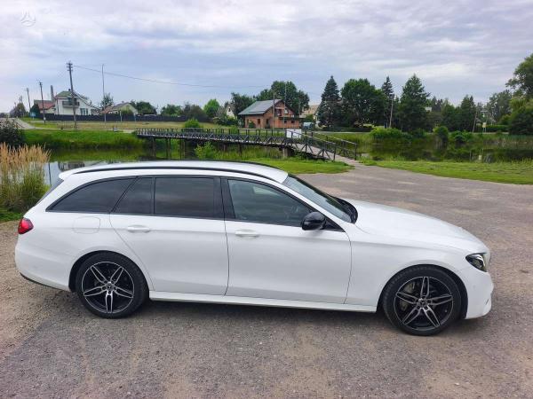 White Mercedes-Benz E 220 2018 in Sakiai, with an engine capacity of 1.95 L and mileage of 447 thousand km for 15500 €, photo 8 on AUTOMOTO.COM.LV