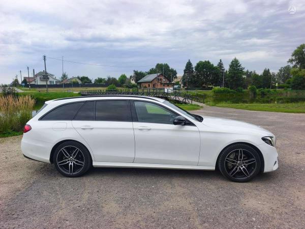 White Mercedes-Benz E 220 2018 in Sakiai, with an engine capacity of 1.95 L and mileage of 447 thousand km for 15500 €, photo 9 on AUTOMOTO.COM.LV