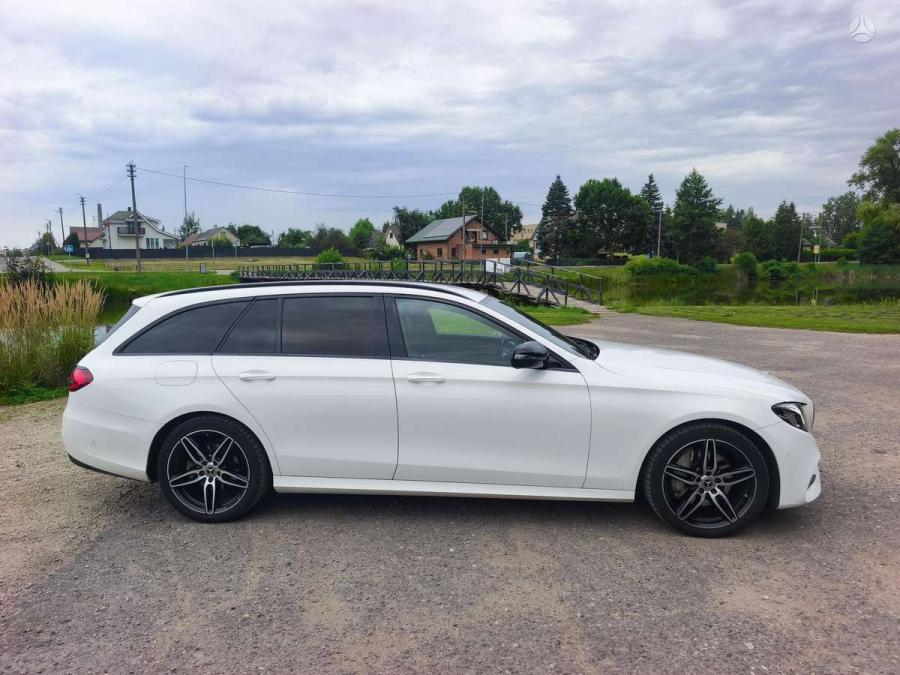 Balts Mercedes-Benz E 220 2018 Šakiai, ar dzinēja tilpumu 1.95 L un nobraukumu 447 tūkst. km par 15500 €, foto 10 vietnē AUTOMOTO.COM.LV