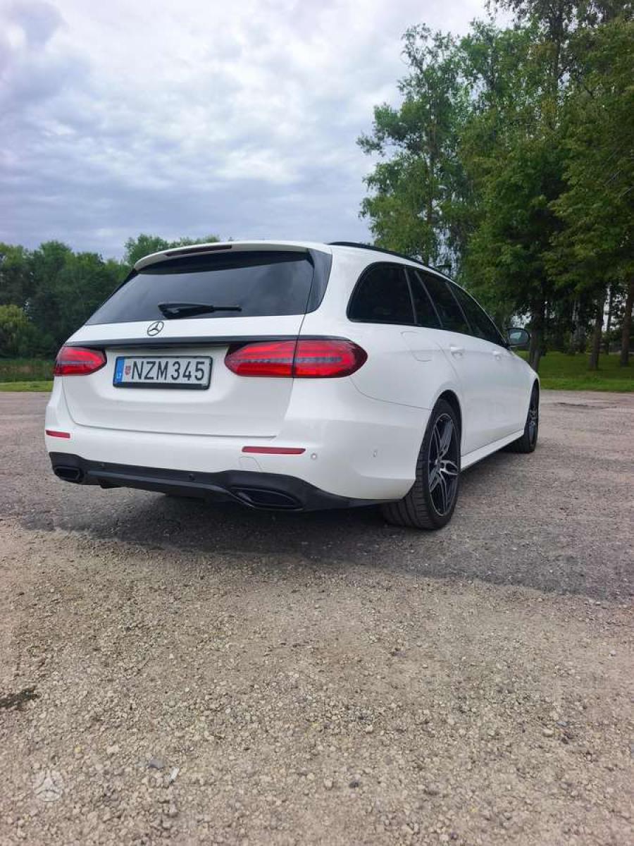 Balts Mercedes-Benz E 220 2018 Šakiai, ar dzinēja tilpumu 1.95 L un nobraukumu 447 tūkst. km par 15500 €, foto 14 vietnē AUTOMOTO.COM.LV