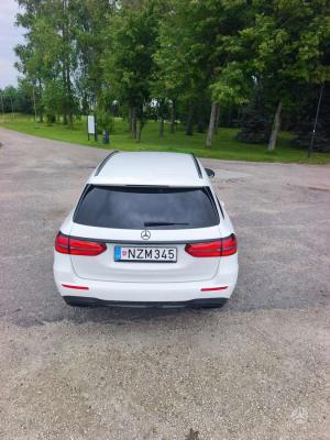 Balts Mercedes-Benz E 220 2018 Šakiai, ar dzinēja tilpumu 1.95 L un nobraukumu 447 tūkst. km par 15500 €, foto 15 vietnē AUTOMOTO.COM.LV