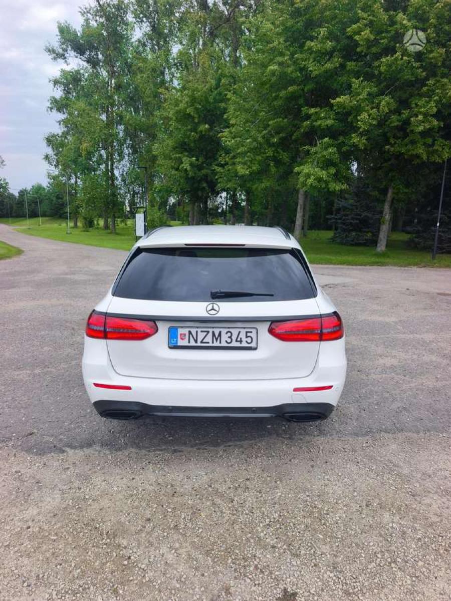 Balts Mercedes-Benz E 220 2018 Šakiai, ar dzinēja tilpumu 1.95 L un nobraukumu 447 tūkst. km par 15500 €, foto 16 vietnē AUTOMOTO.COM.LV