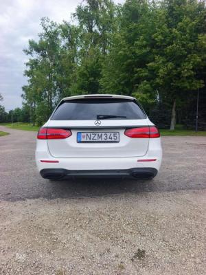 Balts Mercedes-Benz E 220 2018 Šakiai, ar dzinēja tilpumu 1.95 L un nobraukumu 447 tūkst. km par 15500 €, foto 17 vietnē AUTOMOTO.COM.LV