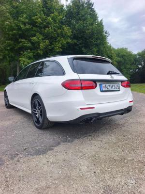 Balts Mercedes-Benz E 220 2018 Šakiai, ar dzinēja tilpumu 1.95 L un nobraukumu 447 tūkst. km par 15500 €, foto 20 vietnē AUTOMOTO.COM.LV