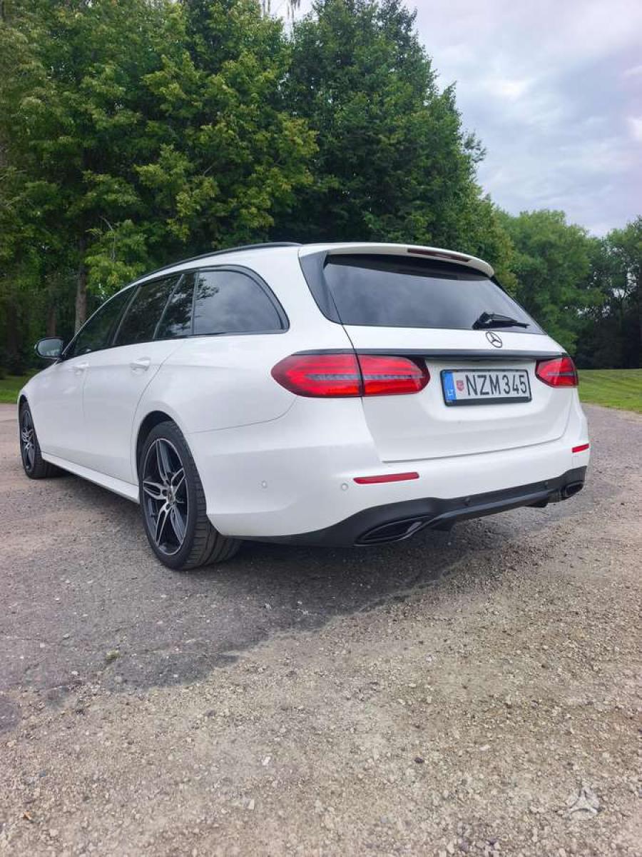 Balts Mercedes-Benz E 220 2018 Šakiai, ar dzinēja tilpumu 1.95 L un nobraukumu 447 tūkst. km par 15500 €, foto 20 vietnē AUTOMOTO.COM.LV