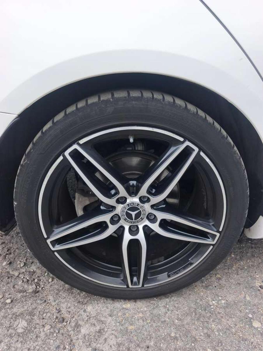 Balts Mercedes-Benz E 220 2018 Šakiai, ar dzinēja tilpumu 1.95 L un nobraukumu 447 tūkst. km par 15500 €, foto 26 vietnē AUTOMOTO.COM.LV