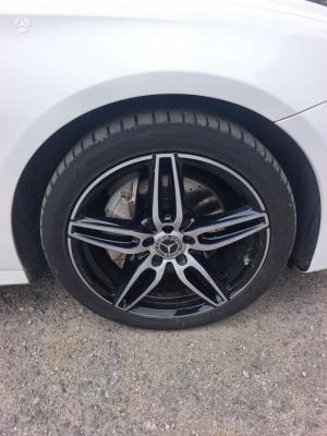 Balts Mercedes-Benz E 220 2018 Šakiai, ar dzinēja tilpumu 1.95 L un nobraukumu 447 tūkst. km par 15500 €, foto 27 vietnē AUTOMOTO.COM.LV