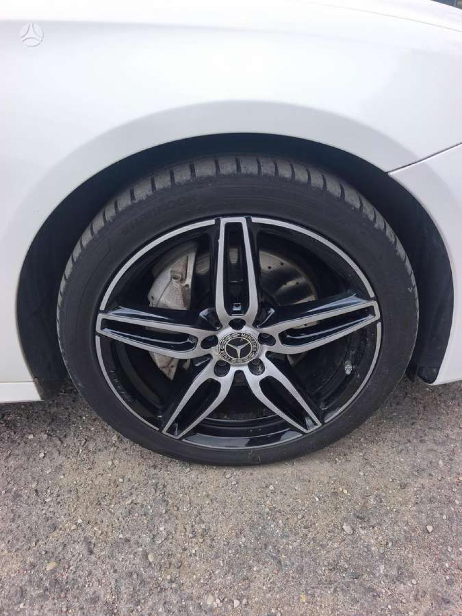Balts Mercedes-Benz E 220 2018 Šakiai, ar dzinēja tilpumu 1.95 L un nobraukumu 447 tūkst. km par 15500 €, foto 27 vietnē AUTOMOTO.COM.LV