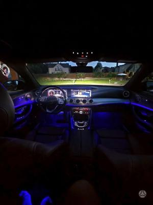 Balts Mercedes-Benz E 220 2018 Šakiai, ar dzinēja tilpumu 1.95 L un nobraukumu 447 tūkst. km par 15500 €, foto 35 vietnē AUTOMOTO.COM.LV