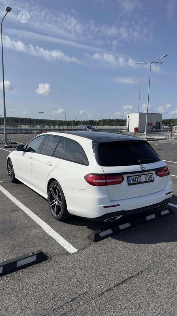 Мерседес E 220 2018 в Вильнюс на AUTOMOTO.COM.LV Белый Мерседес E 220 2018 в Вильнюс, объемом двигателя 1.95 л и пробегом 250 тыс. км за 19800 €, фото 4 на AUTOMOTO.COM.LV