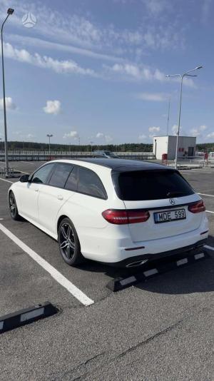 Белый Мерседес E 220 2018 в Вильнюс, объемом двигателя 1.95 л и пробегом 250 тыс. км за 19800 €, фото 4 на AUTOMOTO.COM.LV