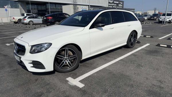 Мерседес E 220 2018 в Вильнюс на AUTOMOTO.COM.LV Белый Мерседес E 220 2018 в Вильнюс, объемом двигателя 1.95 л и пробегом 250 тыс. км за 19800 €, фото 9 на AUTOMOTO.COM.LV