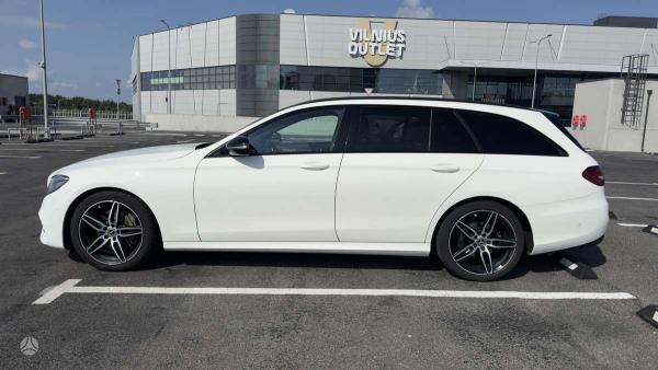 Мерседес E 220 2018 в Вильнюс на AUTOMOTO.COM.LV Белый Мерседес E 220 2018 в Вильнюс, объемом двигателя 1.95 л и пробегом 250 тыс. км за 19800 €, фото 10 на AUTOMOTO.COM.LV