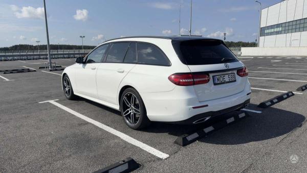 Мерседес E 220 2018 в Вильнюс на AUTOMOTO.COM.LV Белый Мерседес E 220 2018 в Вильнюс, объемом двигателя 1.95 л и пробегом 250 тыс. км за 19800 €, фото 11 на AUTOMOTO.COM.LV
