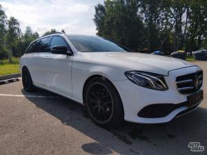 White Mercedes-Benz E 220 2020 in Kaisiadorys, with an engine capacity of 1.90 L and mileage of 156 thousand km for 20990 €, photo  on AUTOMOTO.COM.LV