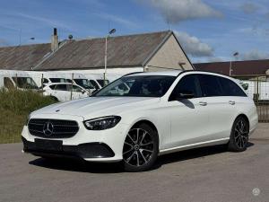 Белый Мерседес E 220 2021 в Таураге, объемом двигателя 1.95 л и пробегом 330 тыс. км за 17500 €, фото  на AUTOMOTO.COM.LV