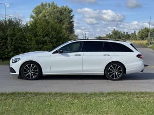 Белый Мерседес E 220 2021 в Таураге, объемом двигателя 1.95 л и пробегом 330 тыс. км за 17500 €, фото 3 на AUTOMOTO.COM.LV
