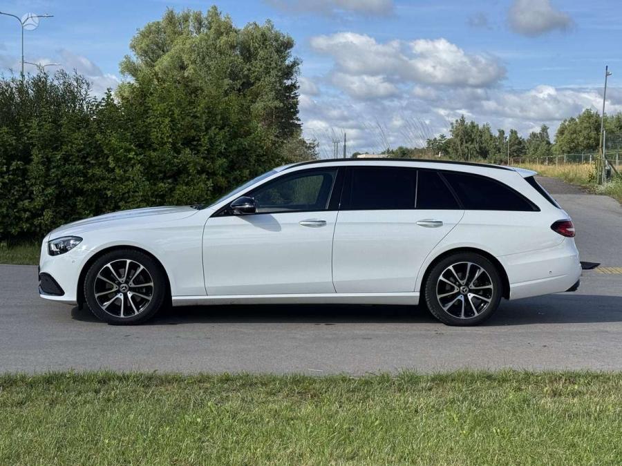 Белый Мерседес E 220 2021 в Таураге, объемом двигателя 1.95 л и пробегом 330 тыс. км за 17500 €, фото 3 на AUTOMOTO.COM.LV