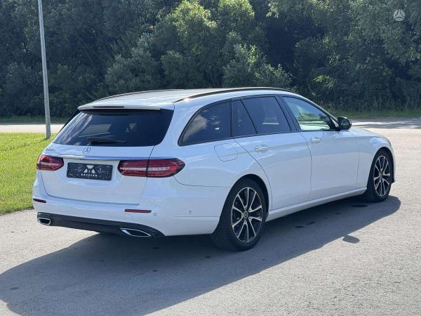 Balts Mercedes-Benz E 220 2021 Tauragė, ar dzinēja tilpumu 1.95 L un nobraukumu 330 tūkst. km par 17500 €, foto 5 vietnē AUTOMOTO.COM.LV