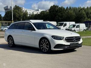 Белый Мерседес E 220 2021 в Таураге, объемом двигателя 1.95 л и пробегом 330 тыс. км за 17500 €, фото 8 на AUTOMOTO.COM.LV