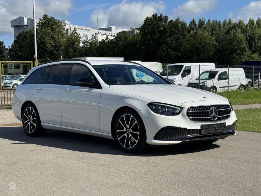 Белый Мерседес E 220 2021 в Таураге, объемом двигателя 1.95 л и пробегом 330 тыс. км за 17500 €, фото 8 на AUTOMOTO.COM.LV