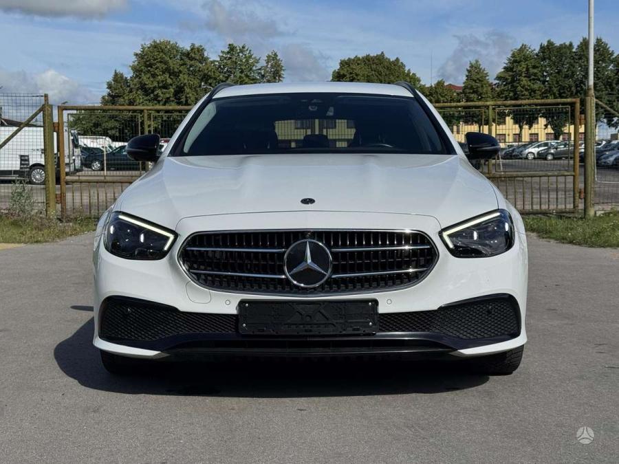 Белый Мерседес E 220 2021 в Таураге, объемом двигателя 1.95 л и пробегом 330 тыс. км за 17500 €, фото 9 на AUTOMOTO.COM.LV