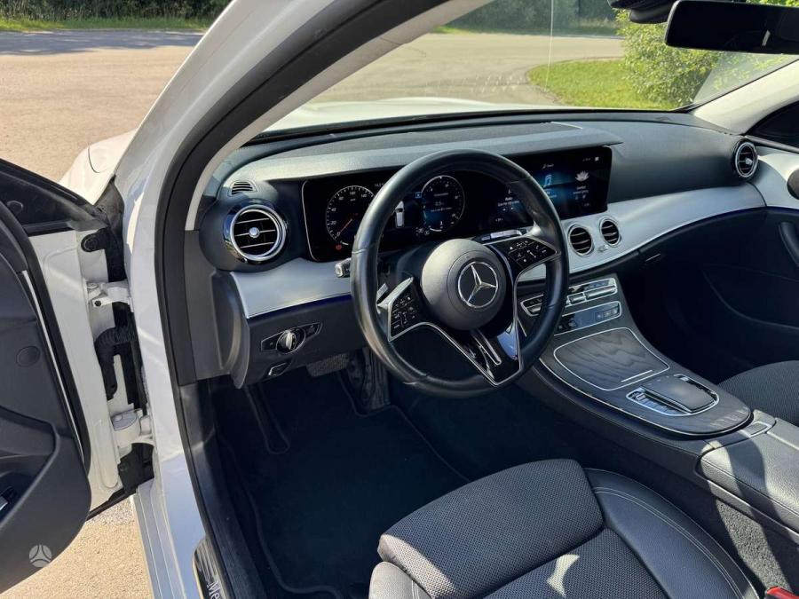 Белый Мерседес E 220 2021 в Таураге, объемом двигателя 1.95 л и пробегом 330 тыс. км за 17500 €, фото 20 на AUTOMOTO.COM.LV
