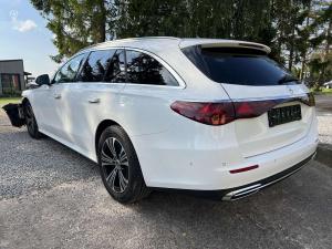 Белый Мерседес E 220 2023 в Каунас, объемом двигателя 1.99 л и пробегом 46 тыс. км за 22750 €, фото 3 на AUTOMOTO.COM.LV