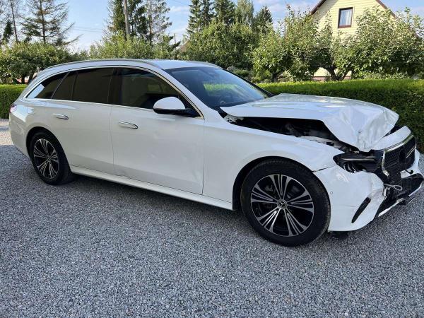 Белый Мерседес E 220 2023 в Каунас, объемом двигателя 1.99 л и пробегом 46 тыс. км за 22750 €, фото 6 на AUTOMOTO.COM.LV