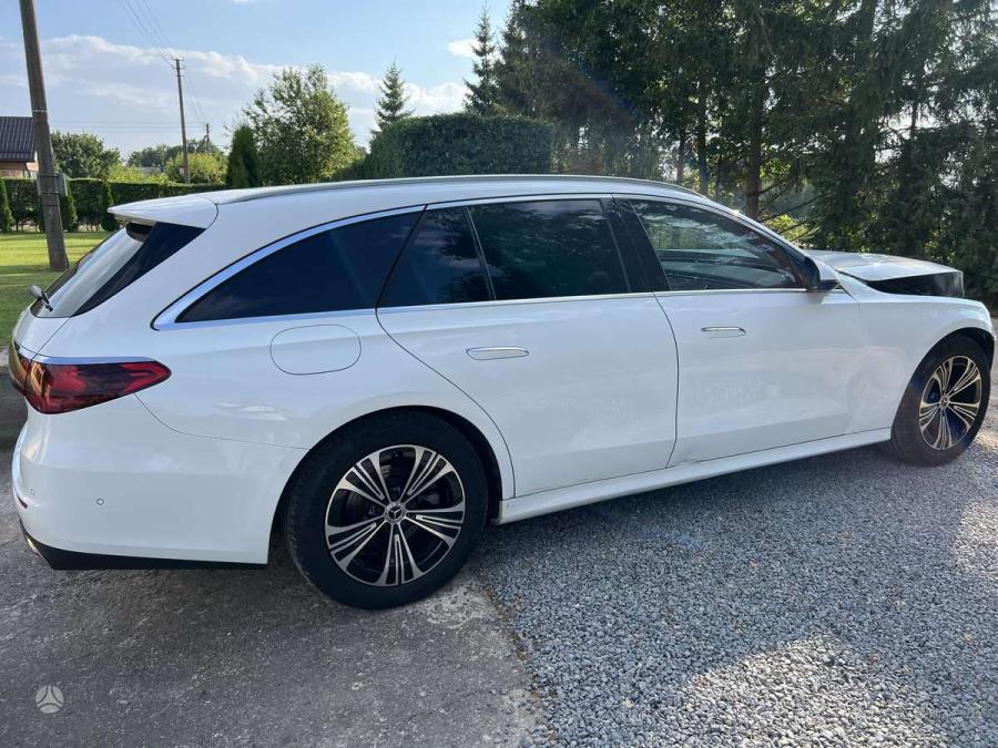Белый Мерседес E 220 2023 в Каунас, объемом двигателя 1.99 л и пробегом 46 тыс. км за 22750 €, фото 9 на AUTOMOTO.COM.LV