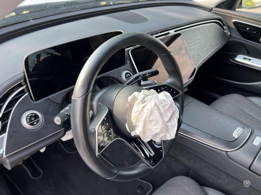 Белый Мерседес E 220 2023 в Каунас, объемом двигателя 1.99 л и пробегом 46 тыс. км за 22750 €, фото 41 на AUTOMOTO.COM.LV