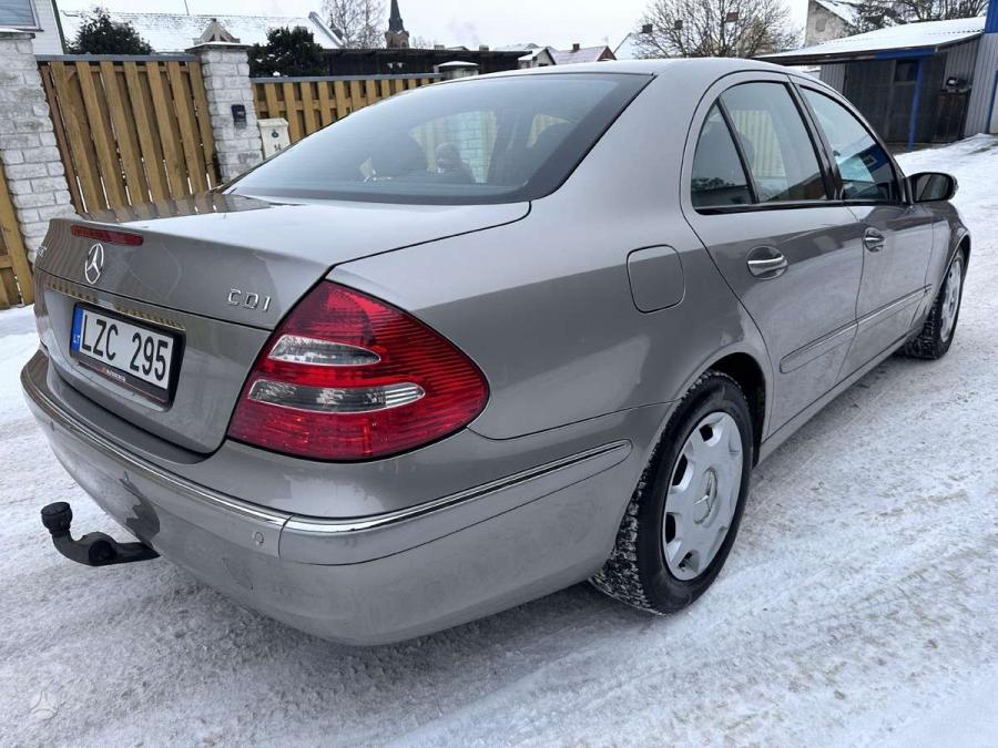 Yellow Mercedes-Benz E 220 2004 in Marijampole, with an engine capacity of 2.15 L and mileage of 273 thousand km for 2800 €, photo 3 on AUTOMOTO.COM.LV