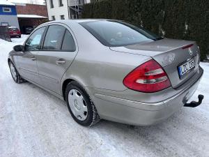 Yellow Mercedes-Benz E 220 2004 in Marijampole, with an engine capacity of 2.15 L and mileage of 273 thousand km for 2800 €, photo 4 on AUTOMOTO.COM.LV