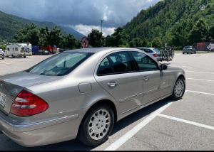 Yellow Mercedes-Benz E 220 2004 in Marijampole, with an engine capacity of 2.15 L and mileage of 273 thousand km for 2800 €, photo 19 on AUTOMOTO.COM.LV