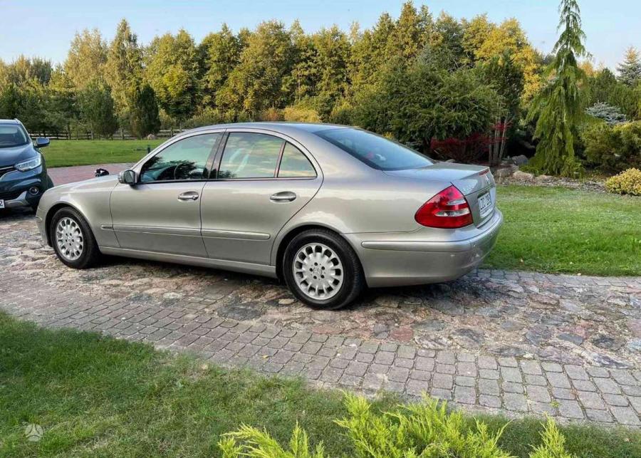 Yellow Mercedes-Benz E 220 2004 in Marijampole, with an engine capacity of 2.15 L and mileage of 273 thousand km for 2800 €, photo 23 on AUTOMOTO.COM.LV