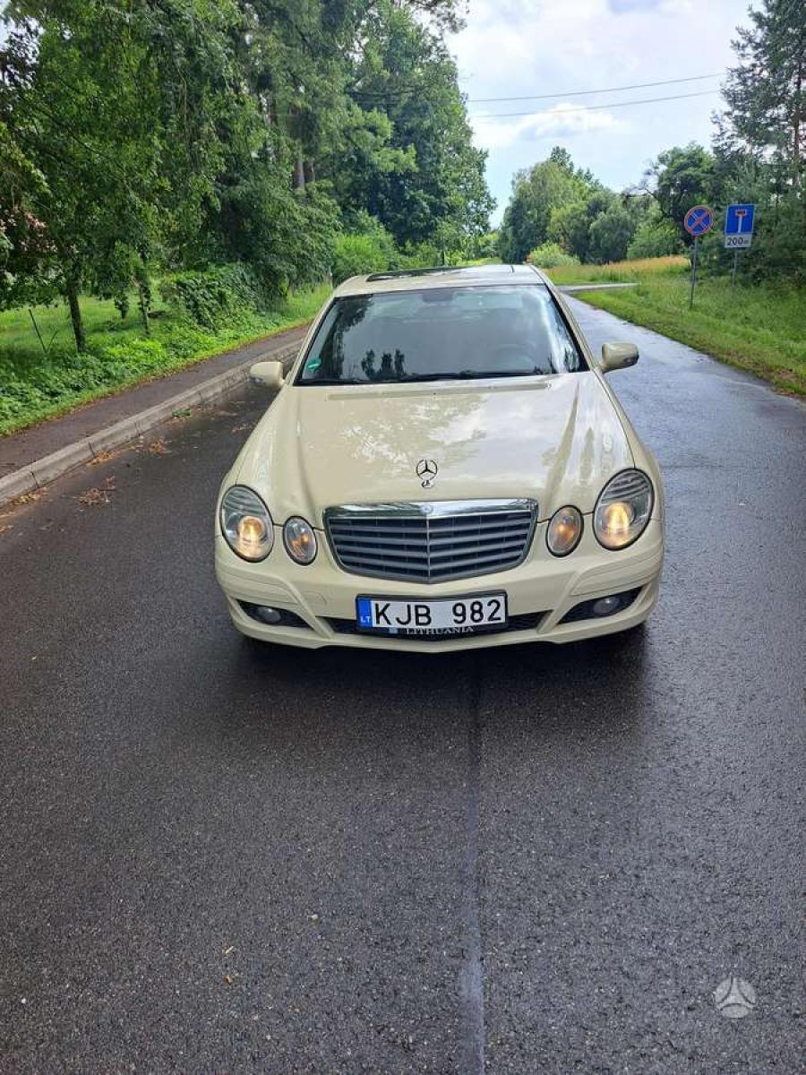Yellow Mercedes-Benz E 220 2008 in Kaunas, with an engine capacity of 2.20 L and mileage of 4 thousand km for 2600 €, photo 3 on AUTOMOTO.COM.LV