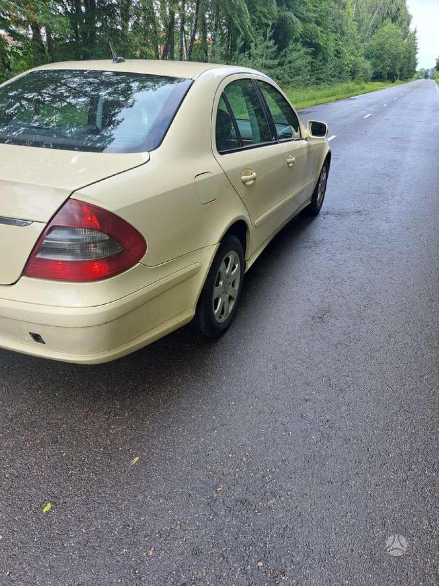 Yellow Mercedes-Benz E 220 2008 in Kaunas, with an engine capacity of 2.20 L and mileage of 4 thousand km for 2600 €, photo 6 on AUTOMOTO.COM.LV