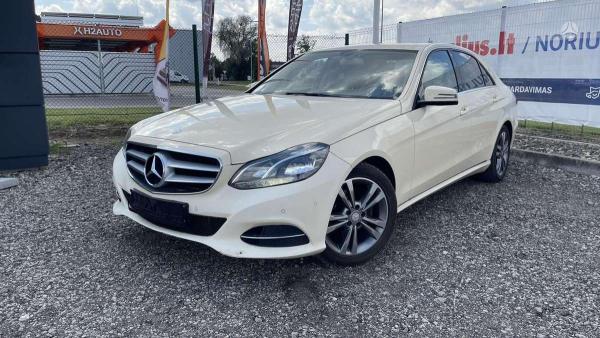 Yellow Mercedes-Benz E 220 2015 in Marijampole, with an engine capacity of 2.14 L and mileage of 516 thousand km for 7390 €, photo 1 on AUTOMOTO.COM.LV