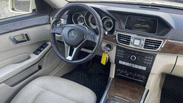Yellow Mercedes-Benz E 220 2015 in Marijampole, with an engine capacity of 2.14 L and mileage of 516 thousand km for 7390 €, photo 2 on AUTOMOTO.COM.LV