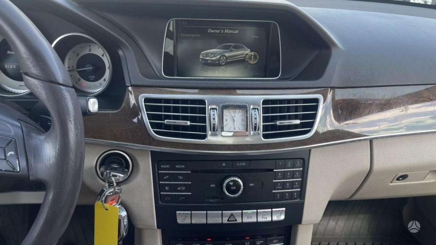 Yellow Mercedes-Benz E 220 2015 in Marijampole, with an engine capacity of 2.14 L and mileage of 516 thousand km for 7390 €, photo 4 on AUTOMOTO.COM.LV